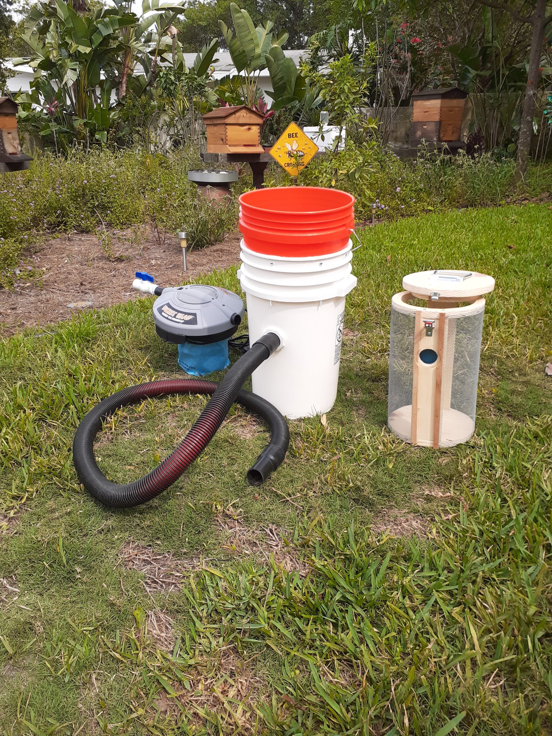 Homemade Bee Vac https://jillibees.com/